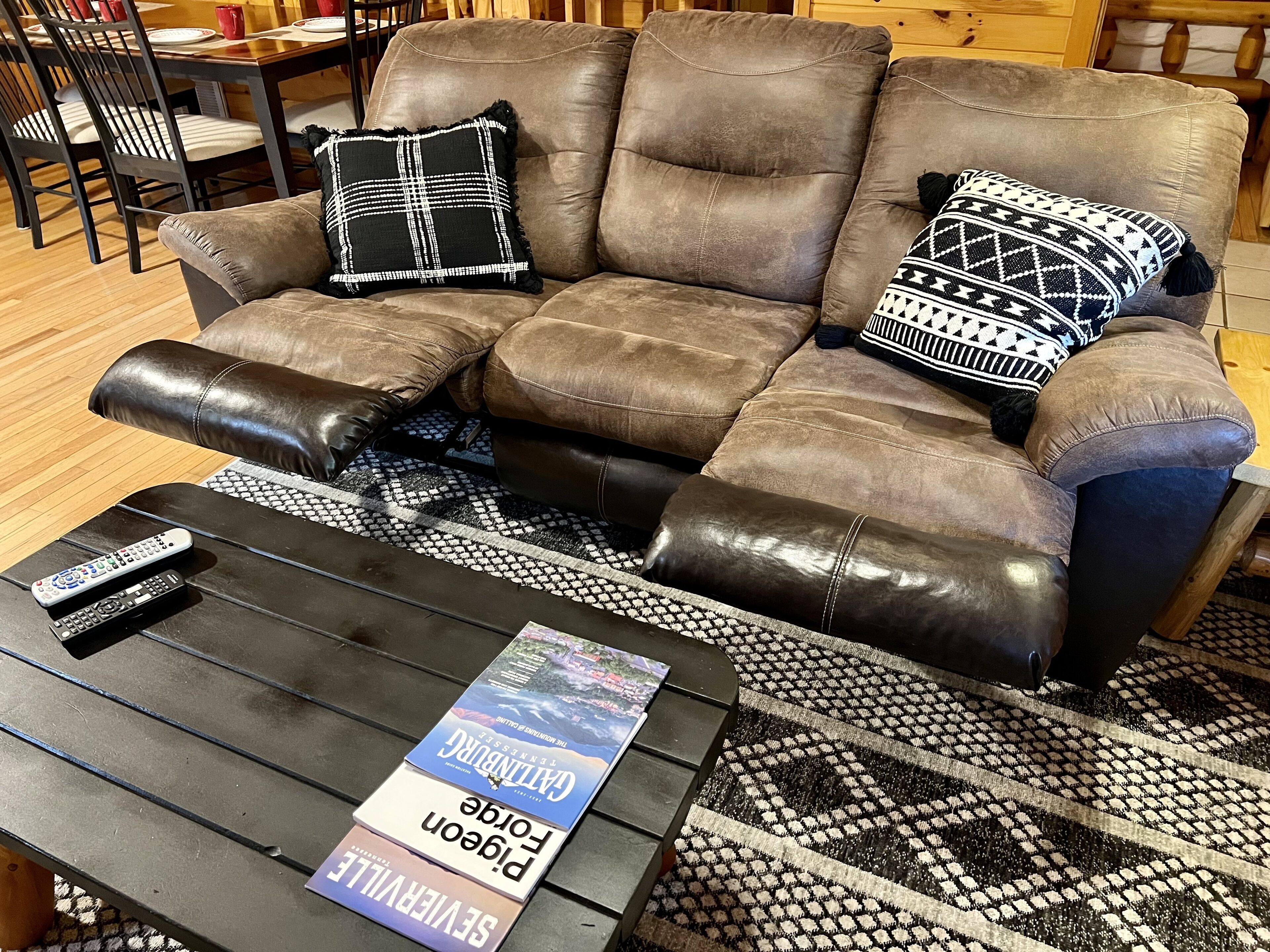 Fishing Fun! Corn Hole-wifi-hot Tub-picnic Table-relax And Play! Easy Roads - Sevierville, TN