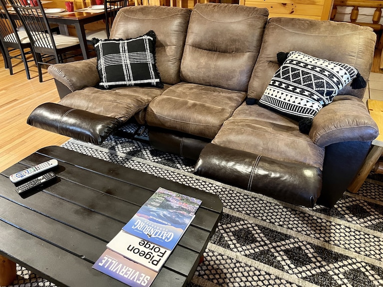 Fishing Fun! Corn Hole-wifi-hot Tub-picnic Table-relax And Play! Easy Roads - Sevierville, TN