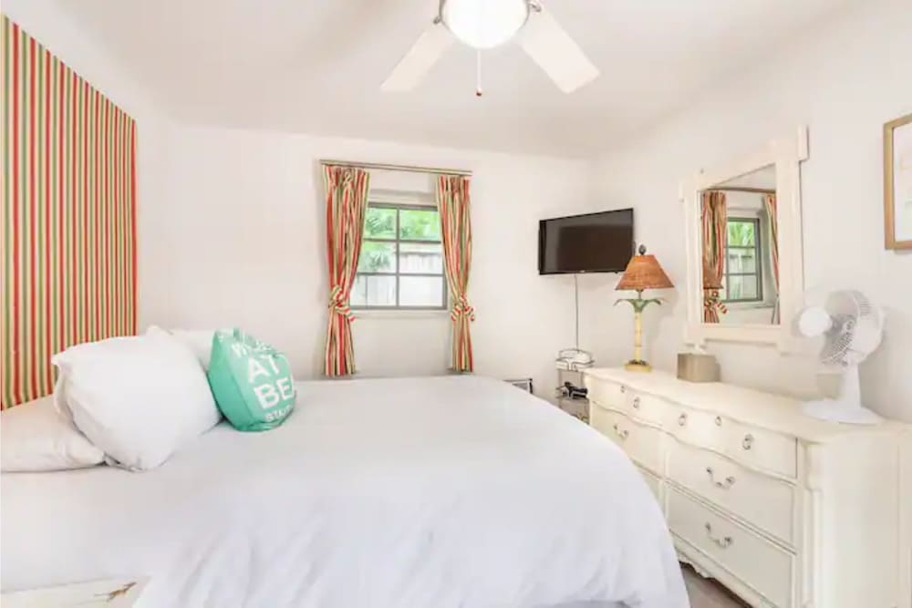 Private In-town Delray Beach Oasis - Delray Beach, FL