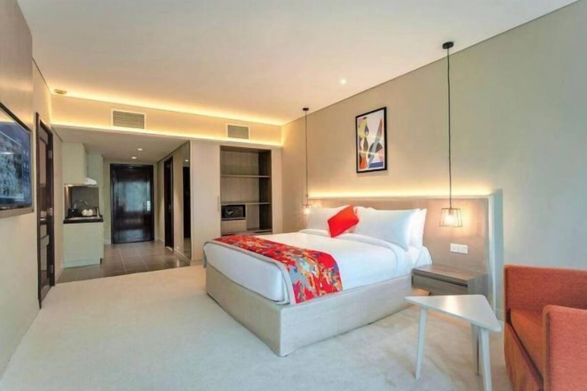 Roupas de cama premium, frigobar, cofres nos quartos, cortinas blackout