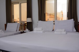 Quarto triplo luxo, vista para a cidade | Roupas de cama antialérgicas, frigobar, quartos à prova de som