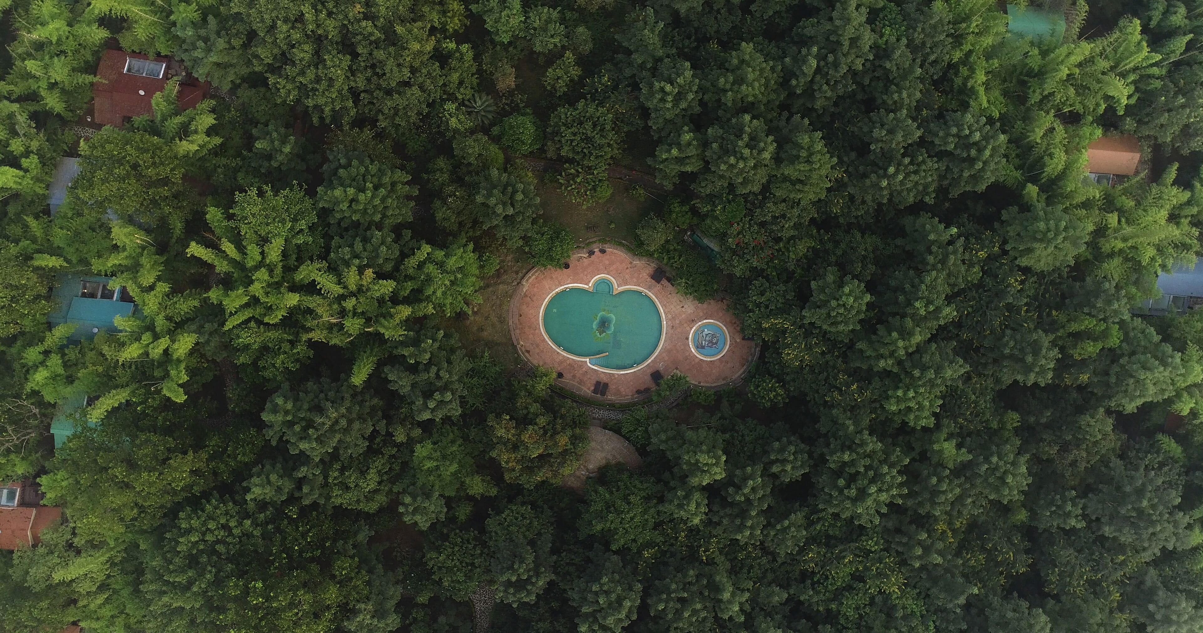 2 piscinas externas