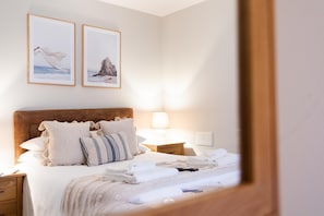 Apartamento, casa de banho privativa (Ground Floor ) | 2 quartos, roupa de alta qualidade, ferro/tábua de engomar 