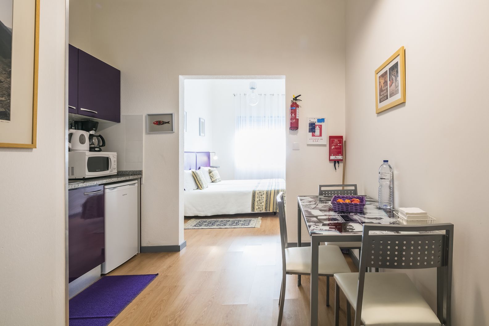 Apartamento, 1 quarto | Cozinha privada | Um frigorífico/congelador grande, um micro-ondas, uma placa de cozinha 