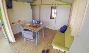 Chalé, 3 quartos, não fumadores | Refeições no quarto