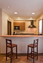Quarto Duplo ou Twin, não fumadores | Cozinha privada | Um frigorífico/congelador grande, um micro-ondas, um forno 
