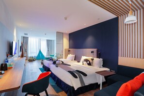 Quarto Standard, várias camas (Kids Theme) | Roupa de alta qualidade, edredões de penas, camas de colchão pillowtop 