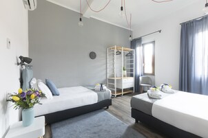 Quarto Triplo Superior | Roupa hipoalergénica, cofre no quarto, secretária 