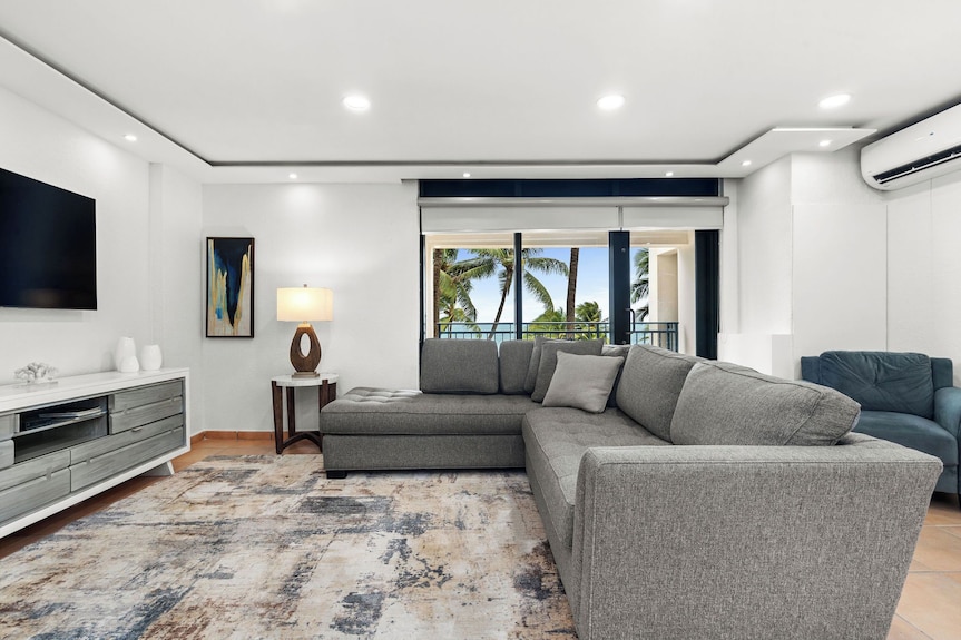 Inside The Wyndham Resort Casino & Spa/ Across From Rain Forest / New & Updated - Porto Rico