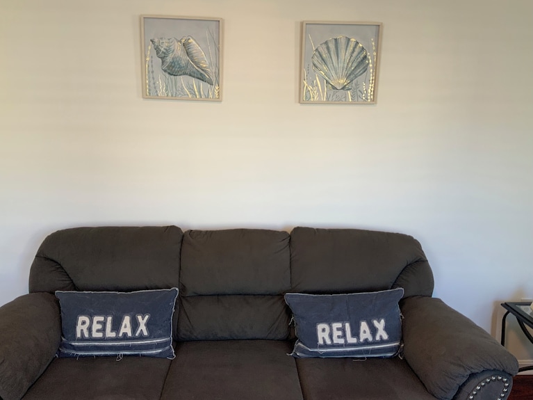 Downtown!! Modernized, Overly- Spacious Condominium. Private Parking Included!! - Newport, RI