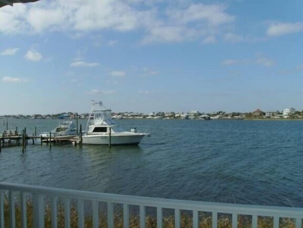 Great 3 Bedroom 2 Bath Condo! Boat docks, Pier and 50 yards to Gulf ...