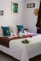 Quarto, banheiro compartilhado, vista para o jardim (Chambre Tipanier) | Roupas de cama premium