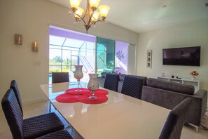 Casa geminada, 4 quartos | Opções para refeição no quarto