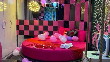 Quarto casal superluxo, sauna seca | Escrivaninha, ferros/tábuas de passar roupa, Wi-Fi de cortesia