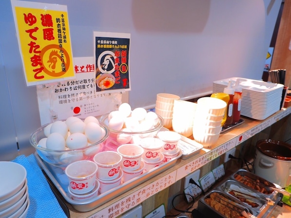 Café da manhã com buffet grátis todos os dias