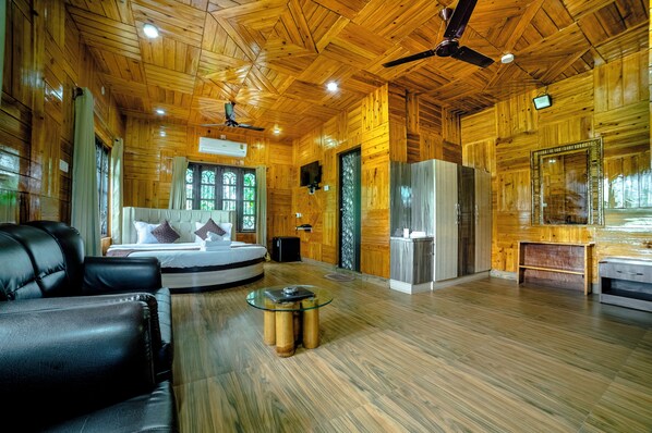 Suite | Roupa hipoalergénica, cofre no quarto, secretária