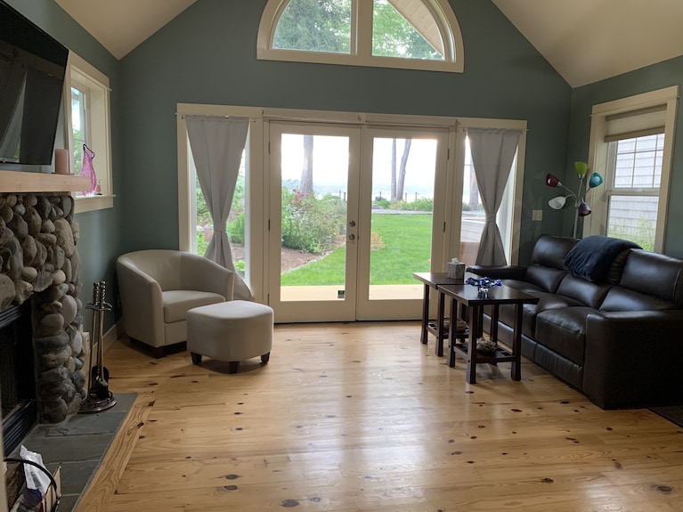 Peaceful Getaway On The Waterfront - State of Washington