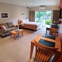 Estúdio de Luxo, 1 cama queen-size, acessível, não fumadores | Minibar, com decoração personalizada, com mobília individualizada 