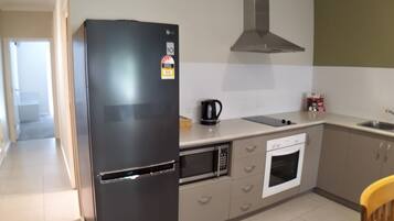 Apartamento superluxo, 1 cama Queen e sofá-cama | Cozinha privada | Micro-ondas, cooktop, chaleira elétrica, torradeira
