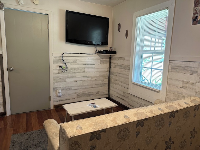 Quaint Family, Couples Cottage On The Lake! Stunning View, Near Marinas, Trails - Arkansas