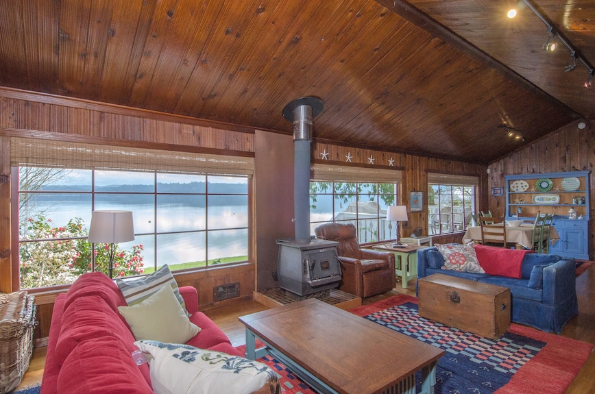 Hood Canal, 1930's Beach Cabin. 315' Cove With Oysters! - Washington