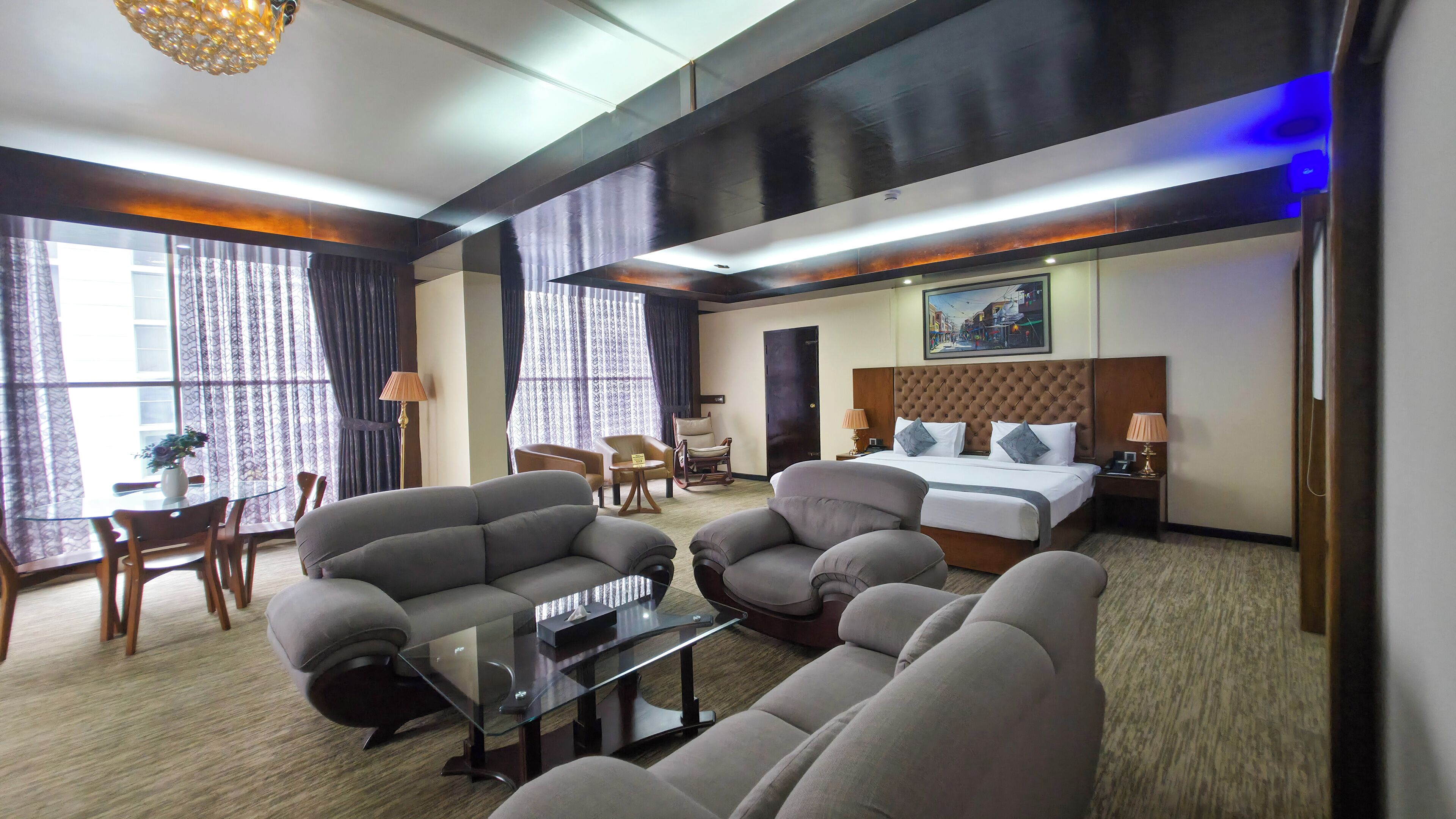 Quarto premier, vista para a piscina | Frigobar, cofres nos quartos, escrivaninha