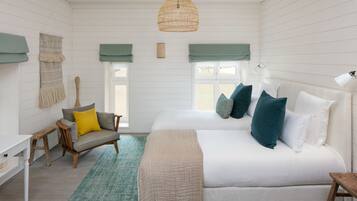 Quarto casal ou duplo luxo, vista parcial para o mar (Poternes) | Roupas de cama premium, cofres nos quartos, cortinas blackout