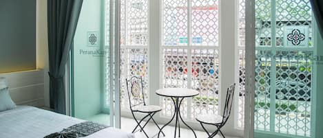 Roupa de alta qualidade, cofre no quarto, com decoração personalizada