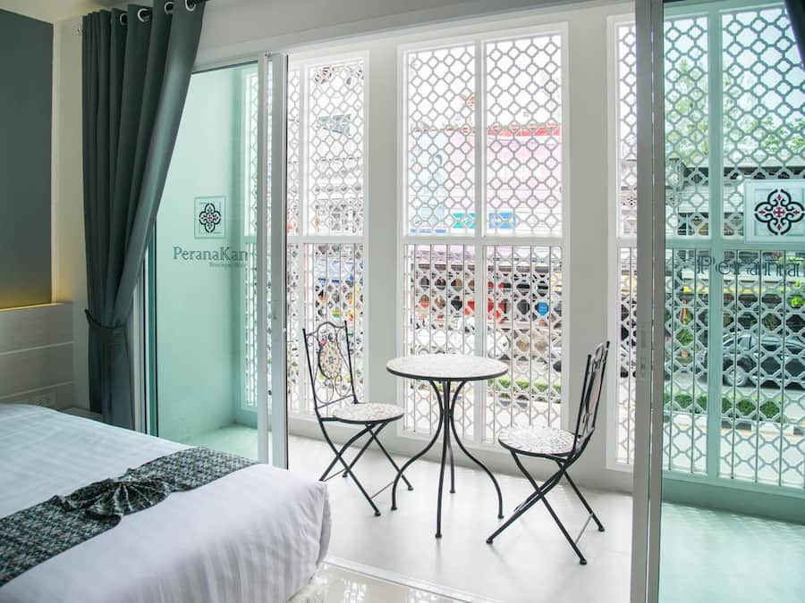 Roupa de alta qualidade, cofre no quarto, com decoração personalizada