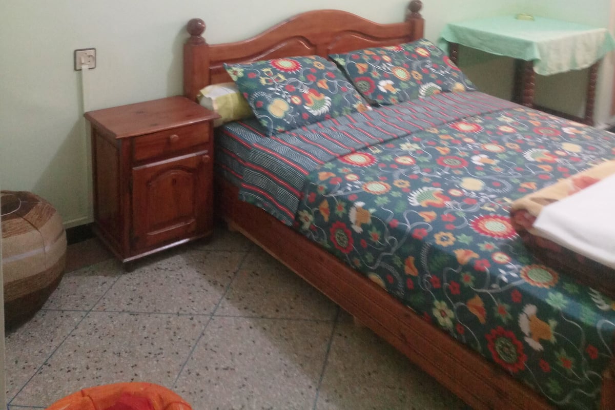 Quarto Clássico com Cama de Casal, não fumadores | Secretária, Wi-fi grátis, com decoração personalizada
