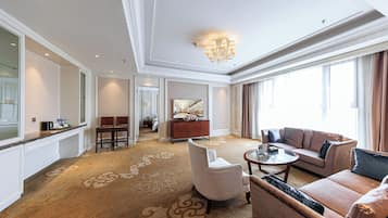 Suite Deluxe | Minibar, secretária, ferro/tábua de engomar, Wi-fi grátis