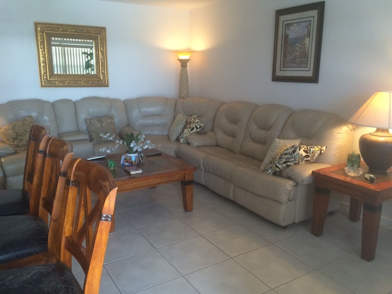 Fabulous 1br/1bth Condo - 1/2 Block To Beach - Tamarac