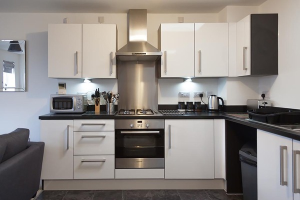 Apartamento, 2 quartos | Cozinha privada | Geladeira, micro-ondas, torradeira, cadeirão de bebê
