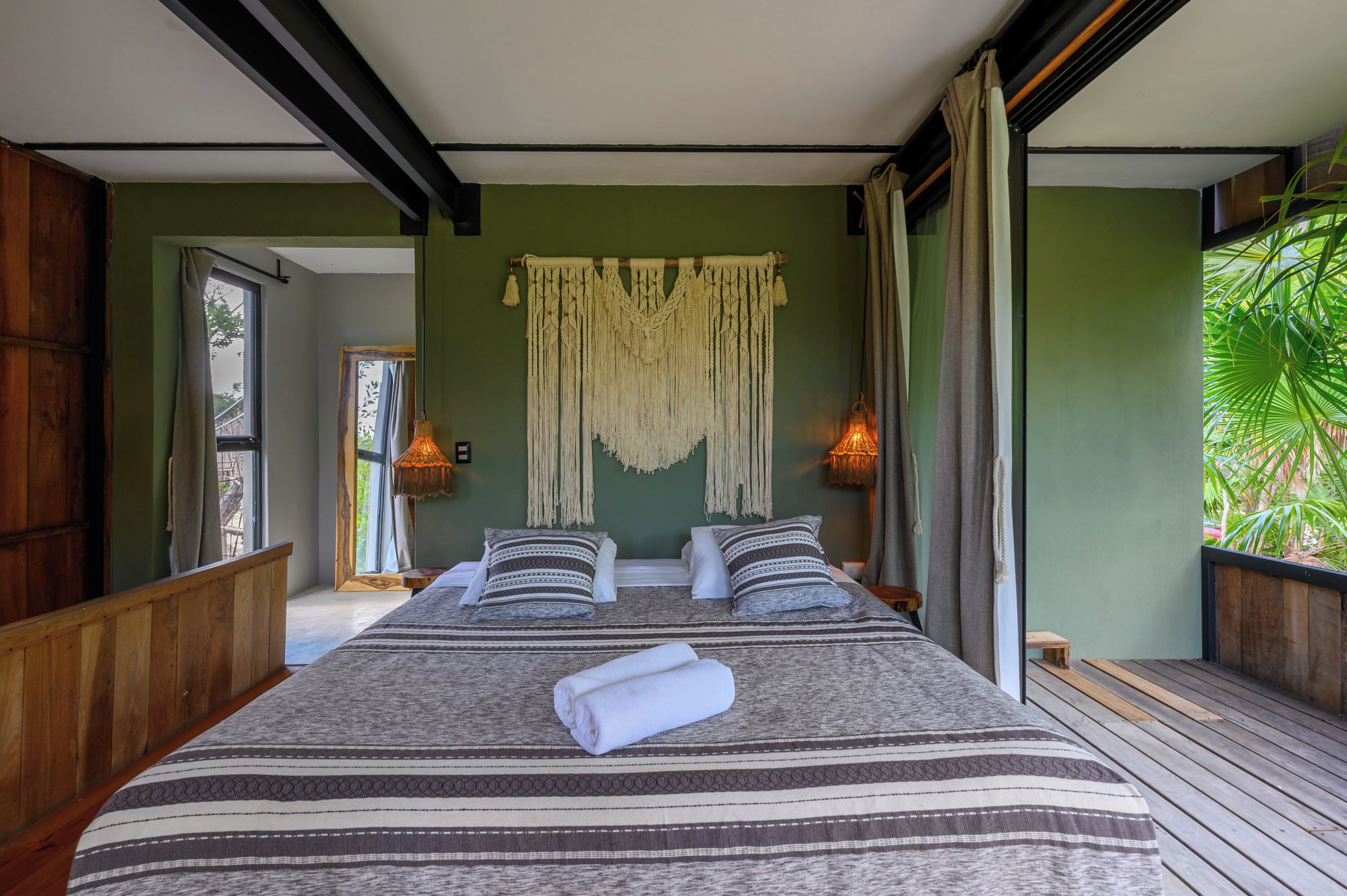 Bungalow Deluxe, várias camas, não fumadores, vista para o jardim | Edredões de penas, cofre no quarto 