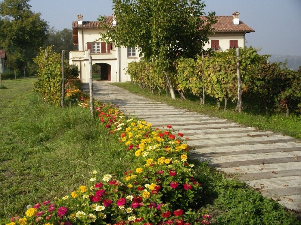 Casa De Campo Romántica En Zona Vinícola De Monferrato - Liguria