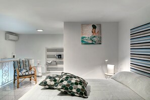 Apartamento, vista para o mar | 1 quarto, individualmente decorados, individualmente mobiliados