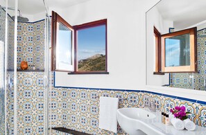 Vila, 5 quartos | Banheiro | Chuveiro, chuveiro com efeito de chuva, secador de cabelo, bidê