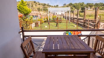 Quarto Duplo Standard, varanda, vista para o jardim | Varanda