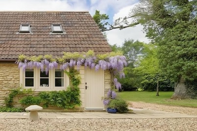 Great Ashley Farm Cottage and Shepherds Huts.