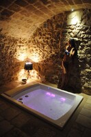 Dúplex Exclusivo, 1 cama queen-size, banheira de hidromassagem | Banheira de hidromassagem privativa