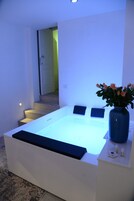 Suite Júnior, 1 cama de casal | Roupa de alta qualidade, secretária, cortinas/cortinados opacos 