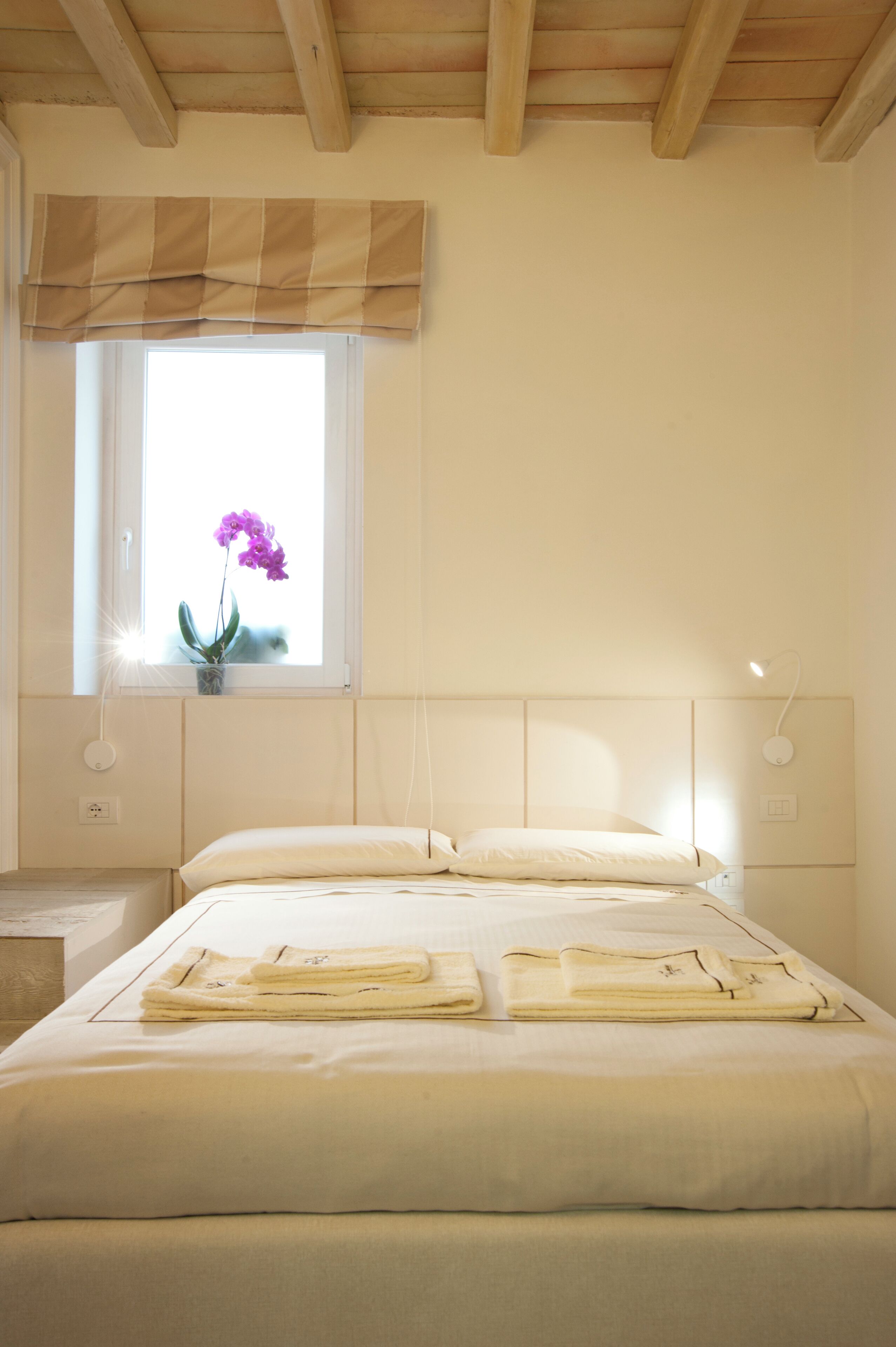 Suite Júnior, 1 cama de casal | Roupa de alta qualidade, secretária, cortinas/cortinados opacos 