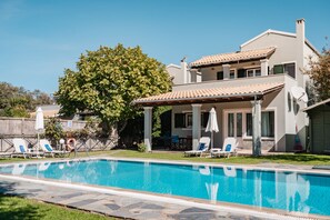 Vila, banheiro privativo (Villa Ares) | Fachada