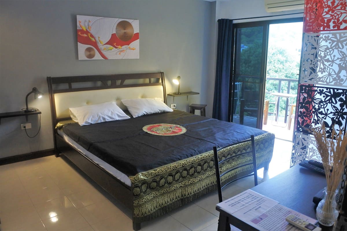 Quarto superior | Frigobar, cofres nos quartos, escrivaninha, cortinas blackout