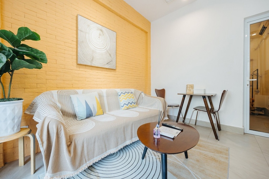 Uinque Railway View Apartment - Espacioso Y Privado - Hanoi
