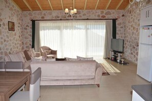 Vila, 2 quartos | 2 quartos, escrivaninha, ferros/tábuas de passar roupa