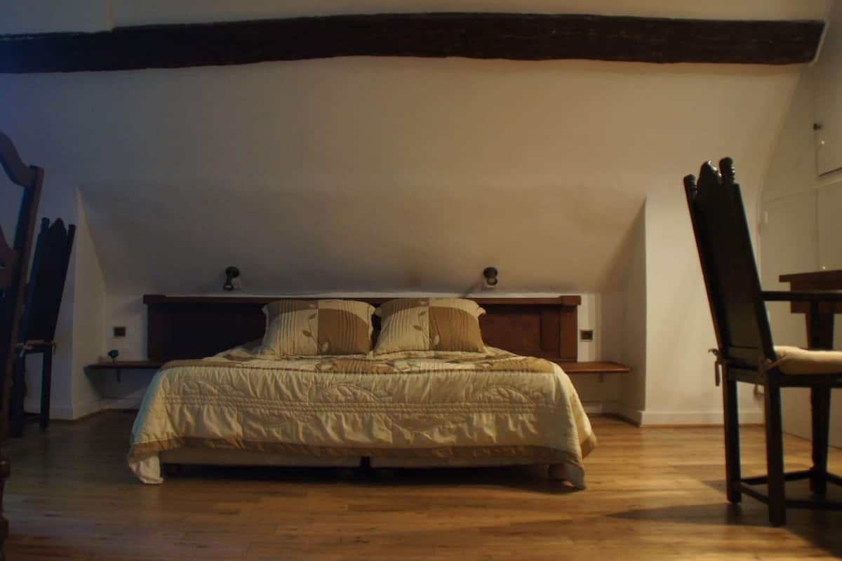 Quarto Triplo Standard (Echanson) | Ferro/tábua de engomar, berços/camas para crianças grátis, Wi-fi grátis 