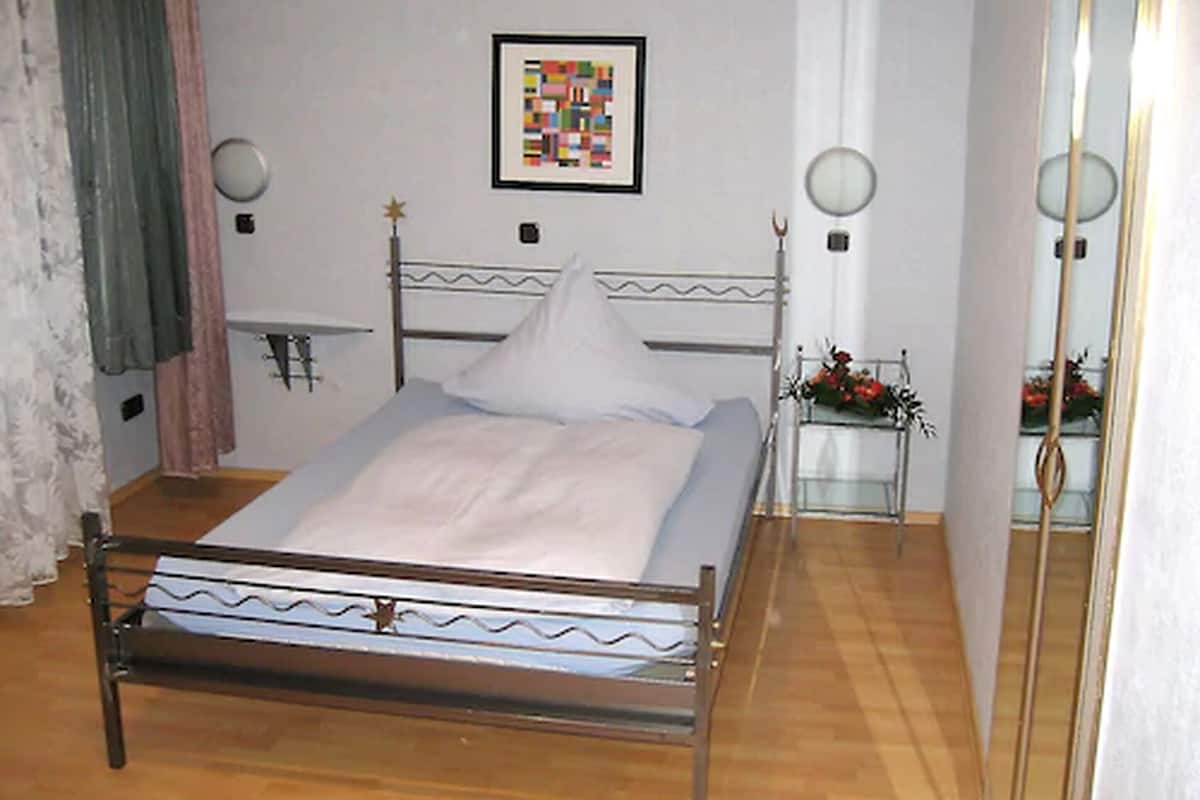 Quarto solteiro | Individualmente decorados, escrivaninha, cortinas blackout