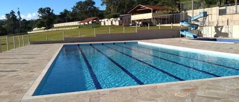 3 piscinas exteriores