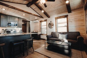 Cabana família | Área de estar | Smart TV, Hulu, serviços de streaming